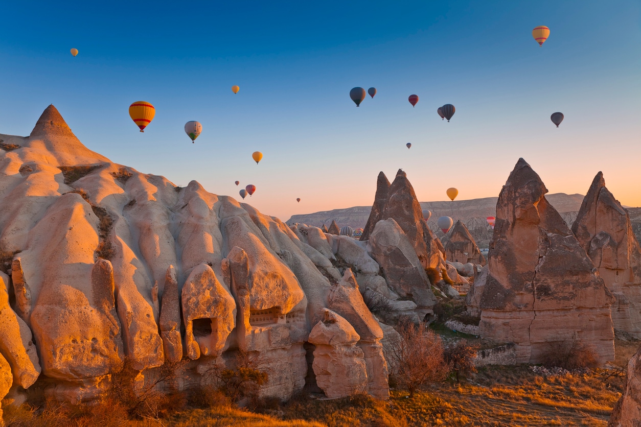 Cappadocia Travel Guide: Fairy Chimneys Ürgüp Göreme Avanos | Pegasus ...